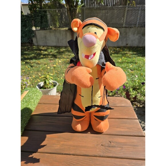 Disney | Holiday | Disney Winnie The Pooh 26 Vampire Tigger Halloween ...